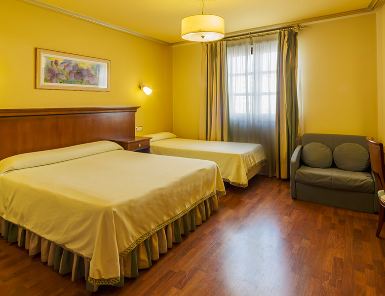 HABITACIONES-triple - Hotel Azofra | Burgos